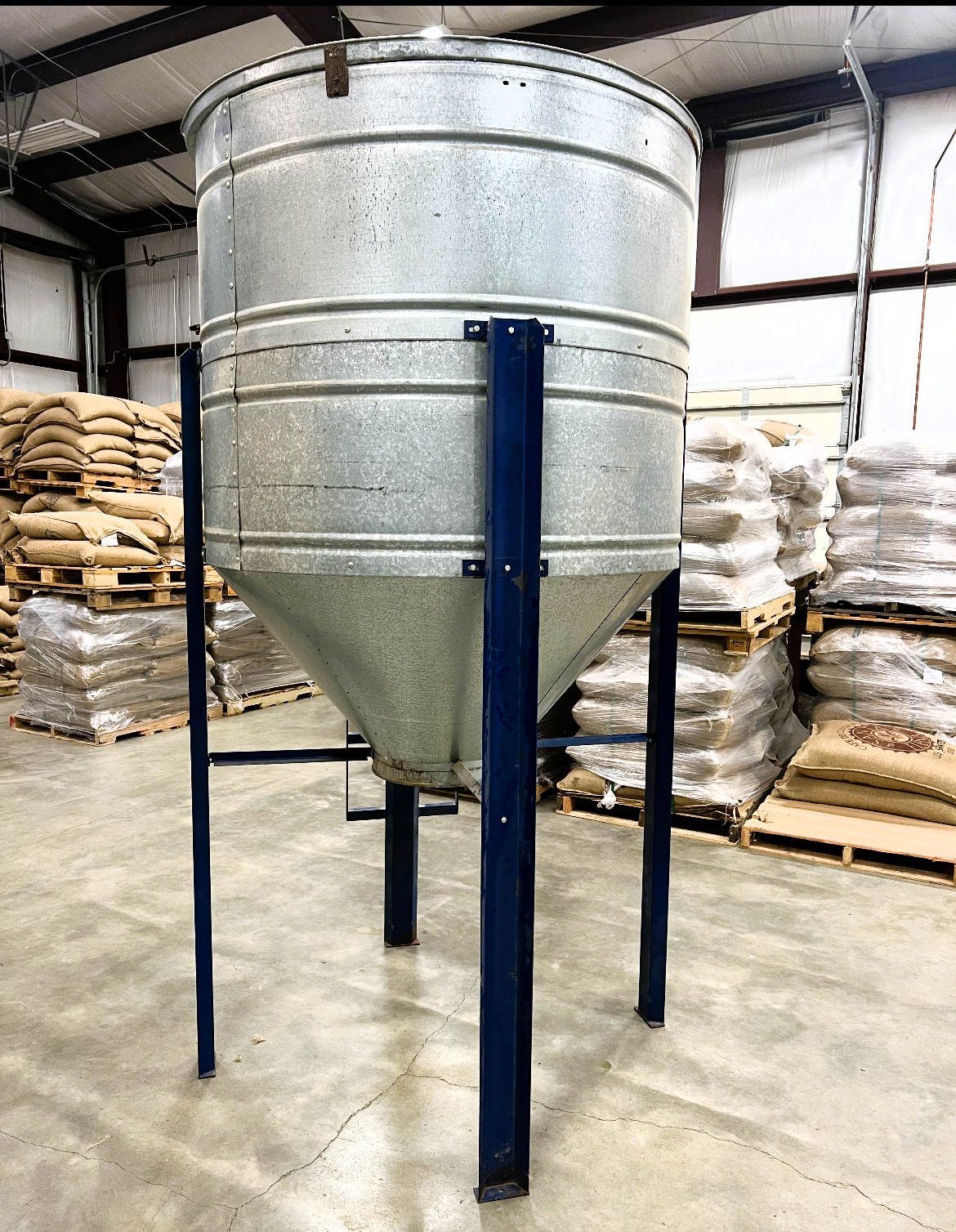 Behlen 2280 LB Capacity Green Bean Silo w/ Legs - 1998(ish) - Good Con ...