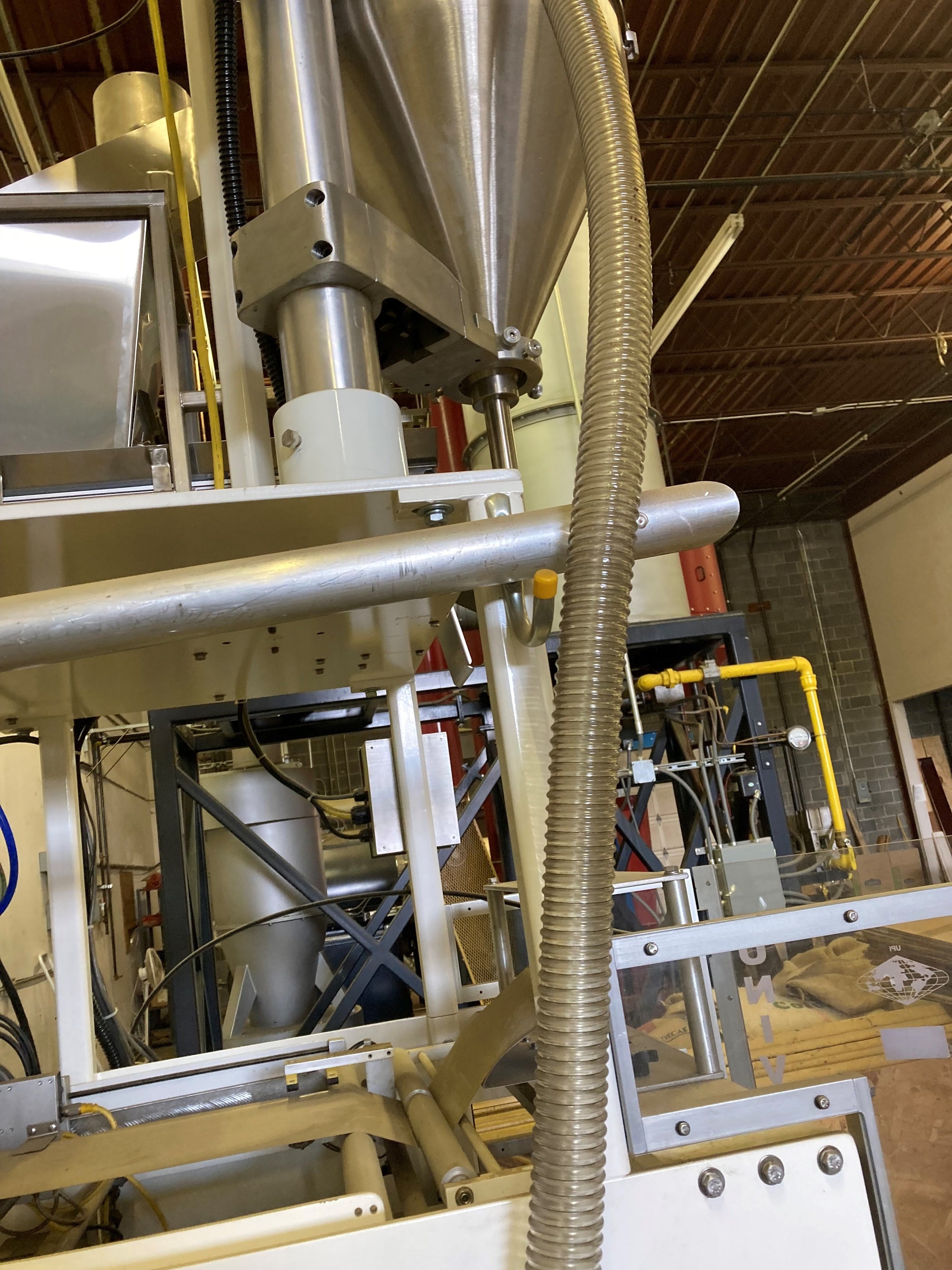 Universal Packaging Vertical Form Fill Machine: Used — CoffeeTec